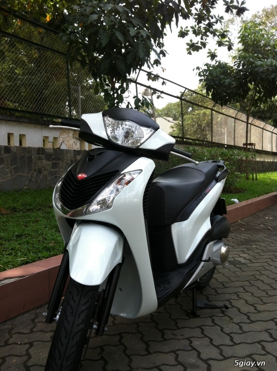 Honda SH150i ITALI màu trắng-đen cuối 2010! | 5giay