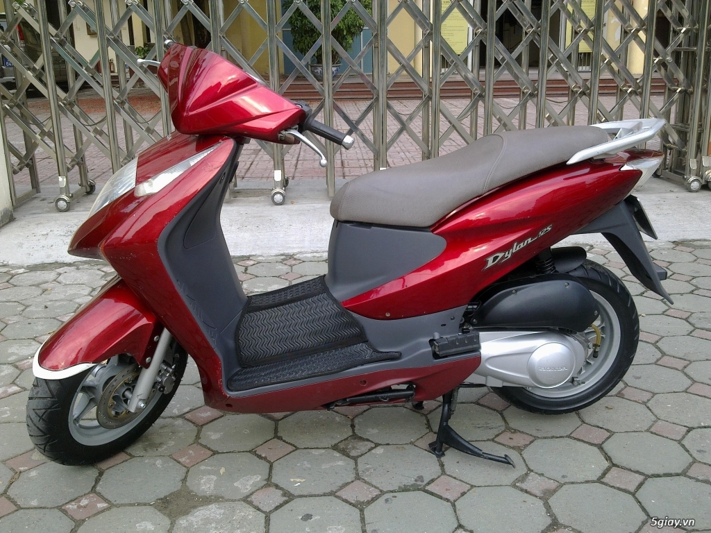 xe Honda Dylan giá rẻ, còn zin,máy đầm ...ae nào có nhu cầu thì liên hệ ...