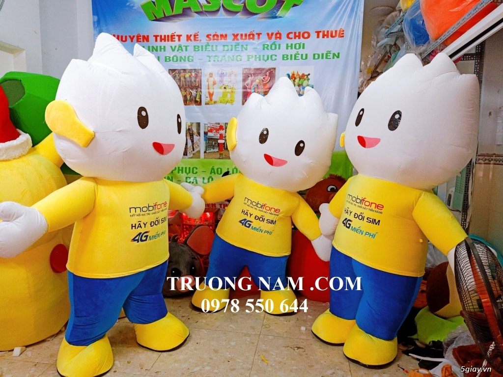 Những Mascot Mang Trên Mình Logo Thương Hiệu Của Nhãn Hàng. | 5giay