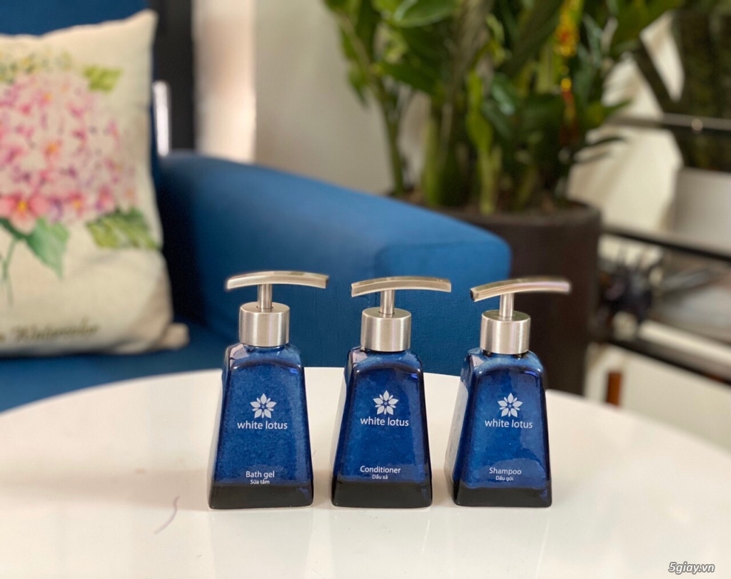 BỘ ĐỒ DÙNG NHÀ TẮM IN ẤN LOGO CÔNG TY | 5giay