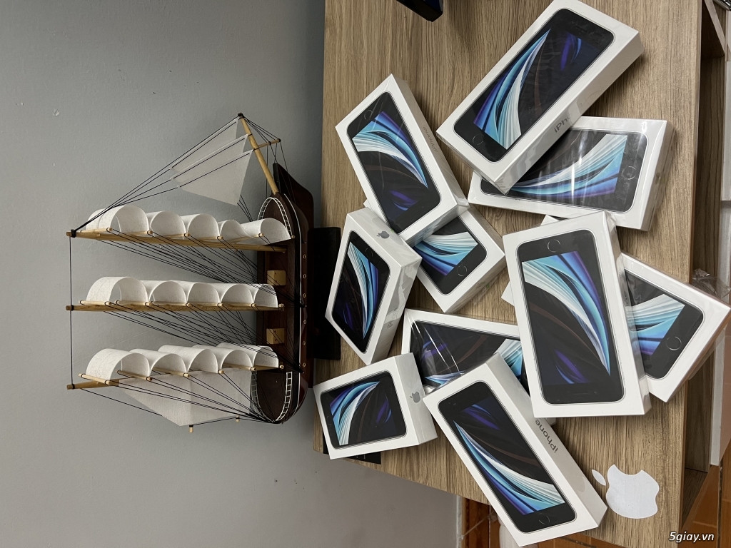 iphone-se-lock-ll-m-u-tr-ng-64g-full-box-5giay