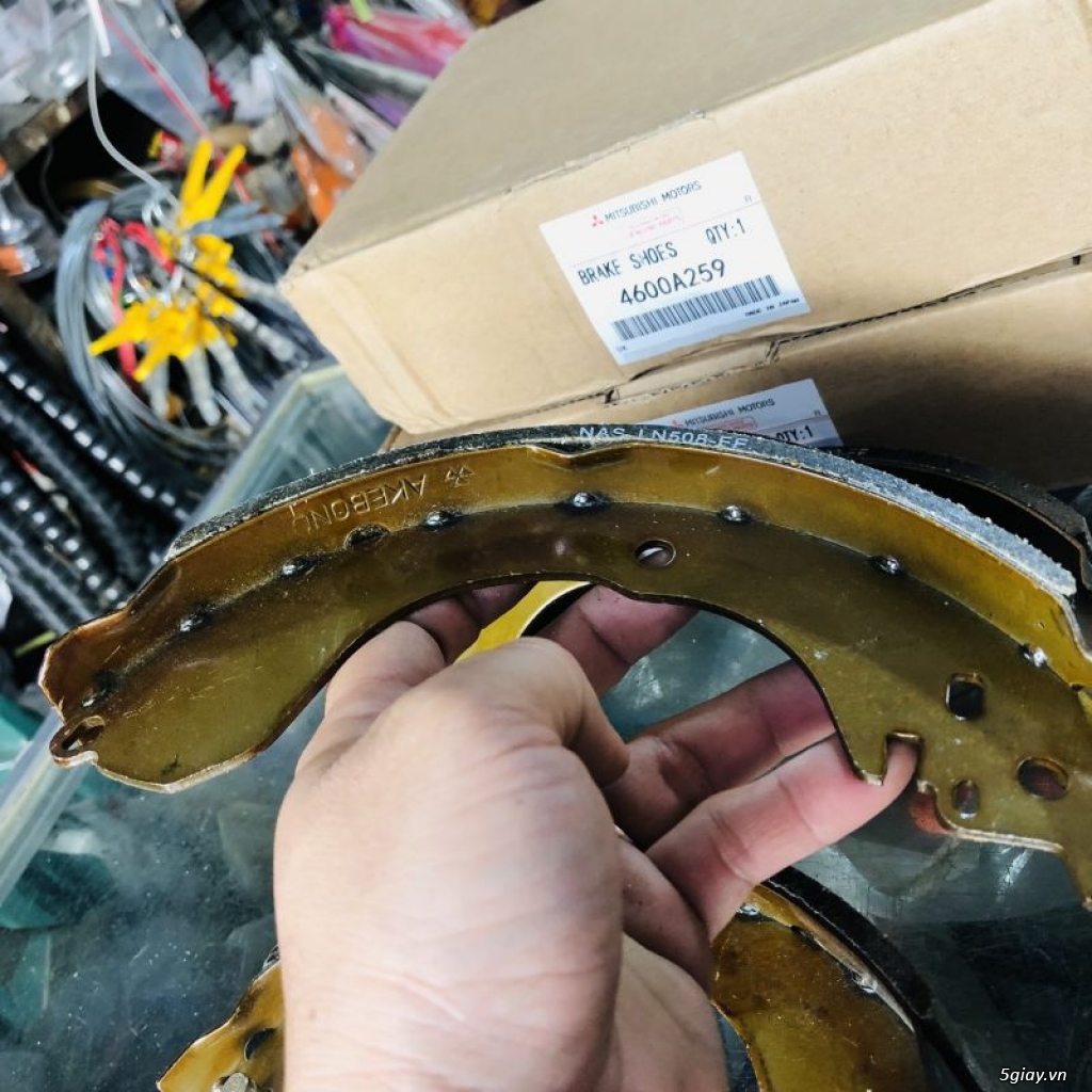Guốc phanh sau Xpander - 4600A259 | 5giay