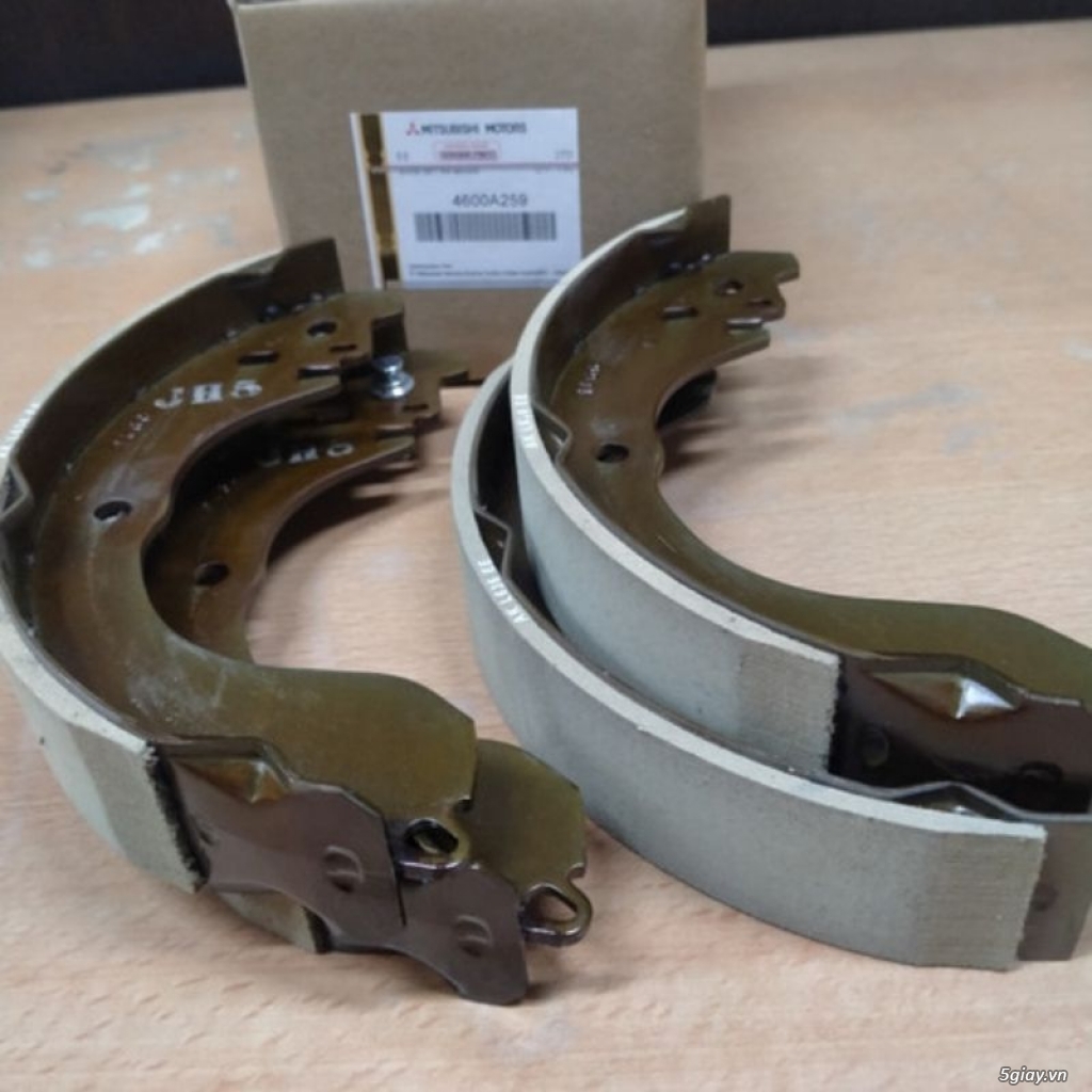 Guốc phanh sau Xpander - 4600A259 | 5giay