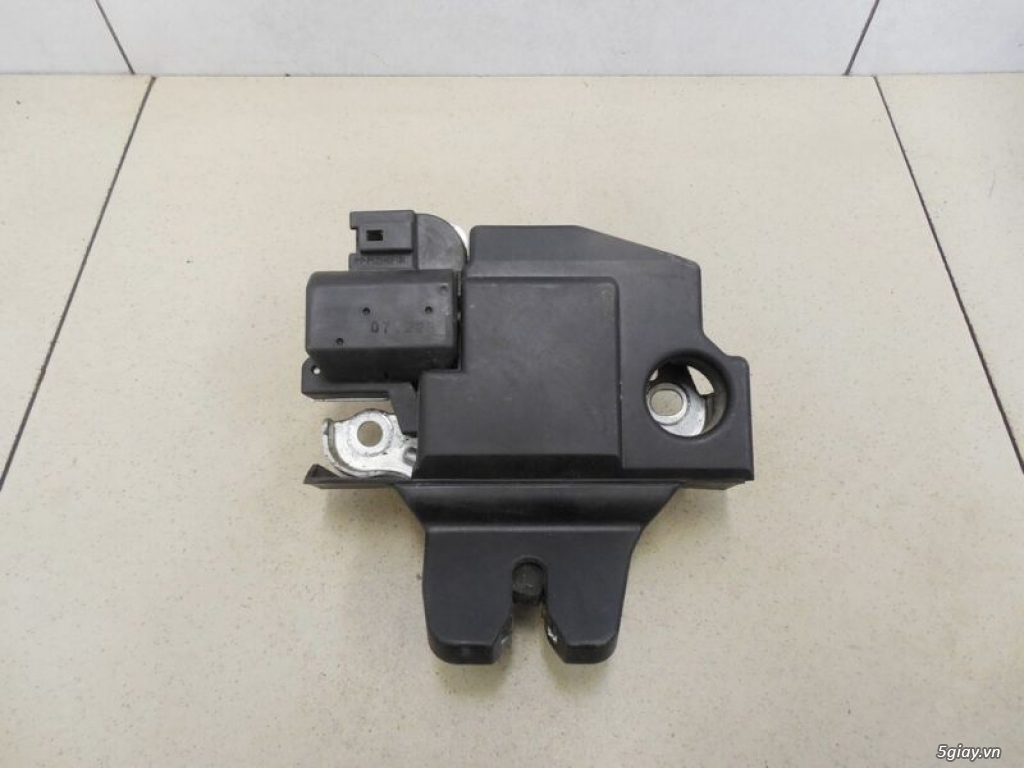 Khóa ngậm cốp Altis 2014-2019 - 6460002080 | 5giay